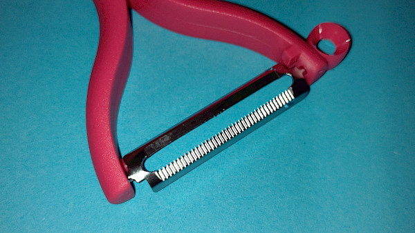 In Review - The Tupperware Peeler, Universal Peeler - Experiences - The ...